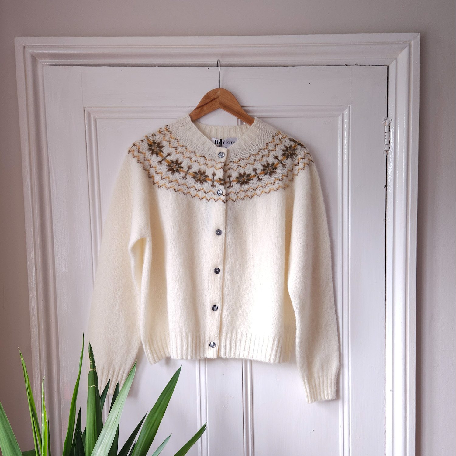 Harley of Scotland brushed wool short boxy cardigan - white Timeless